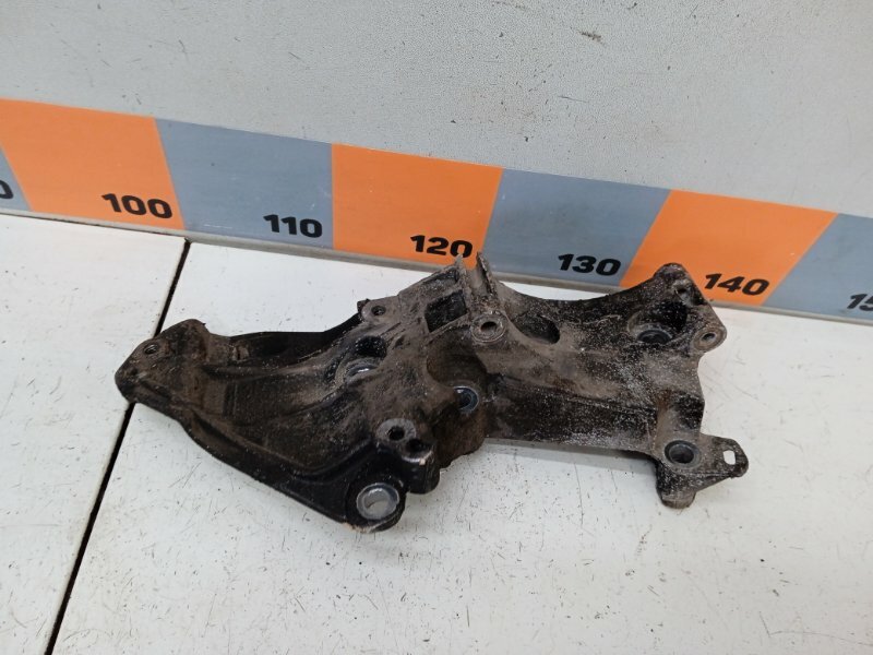 Б/У Рено Меган 2 Кронштейн генератора Renault Megane 2, LM05, LM1A, LM2Y 221516 RENAULT арт. 8200357679