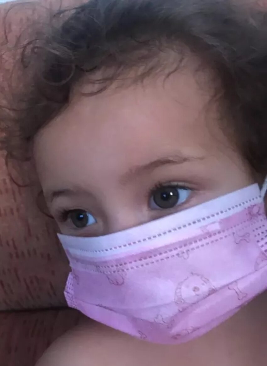 Маска детская нестерильная одноразовая розовая c рисунком (песик с косточкой), трехслойная, гипоаллергенна, с носовым фиксатором, в упаковке 50шт