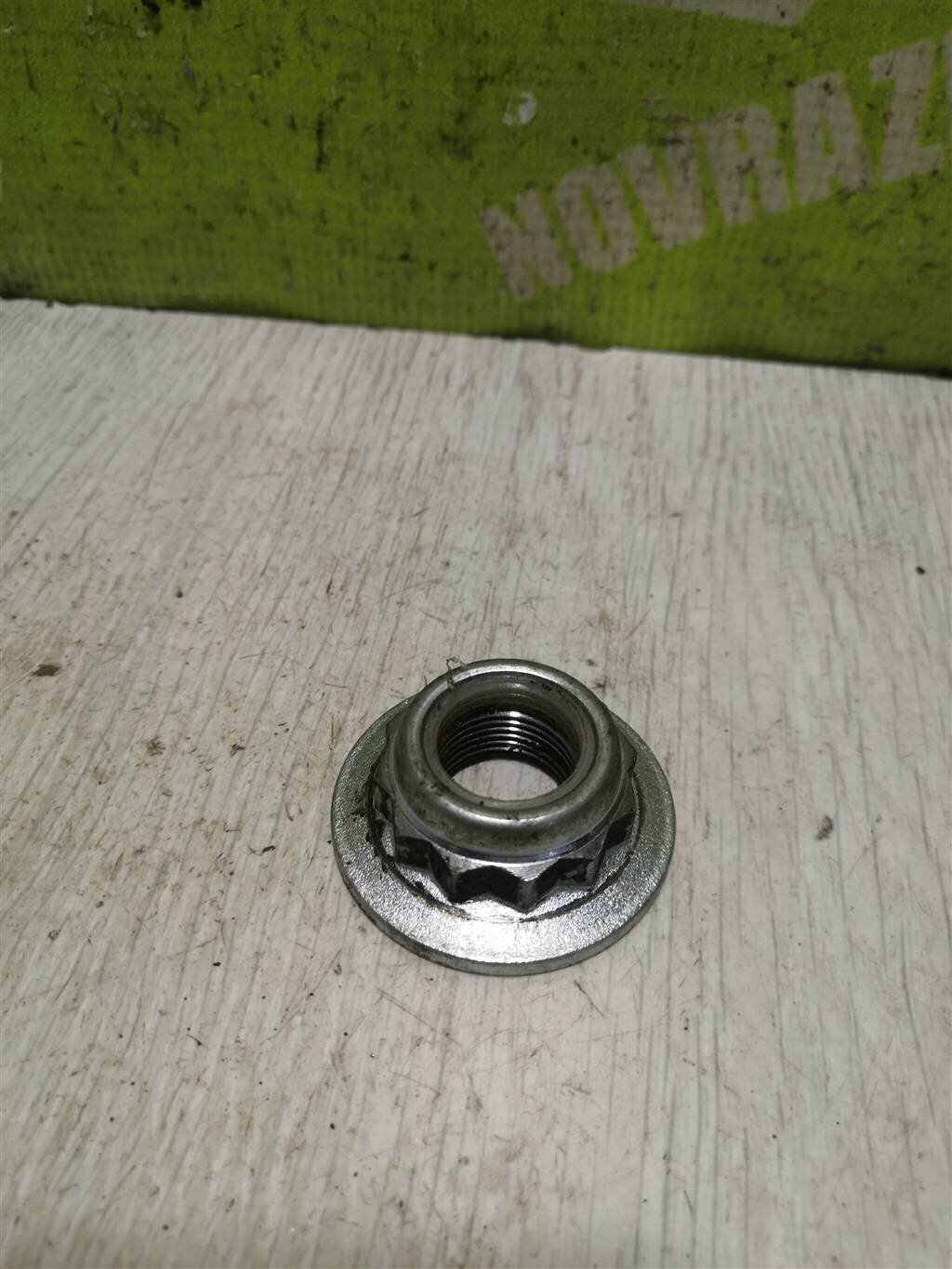 Гайка ступицы VW Polo Classic 95-02