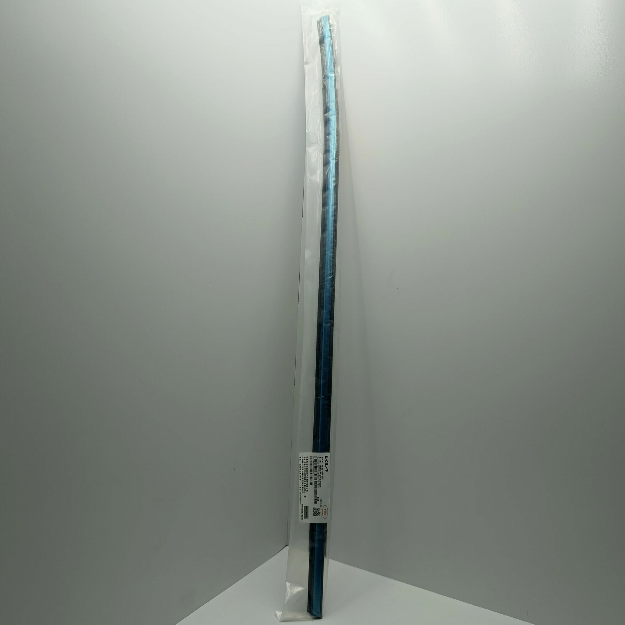 Молдинг стекла внешний 832104Y010 Hyundai-KIA