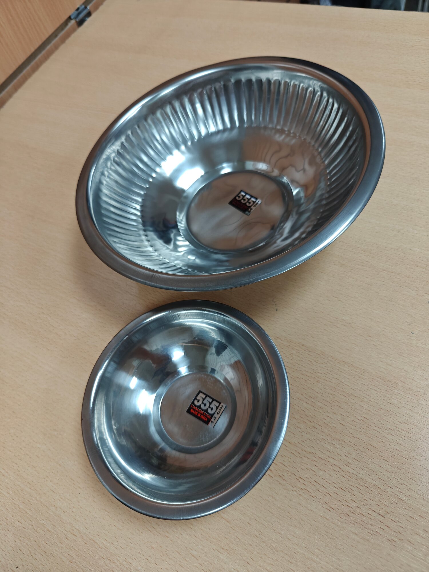 Комплект посуды из двух мисок: 24см/14см, из нержавейки 555 Stainlees Steel, Индия.