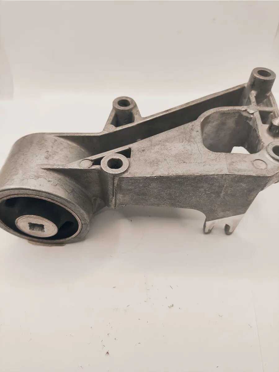 Кронштейн двигателя