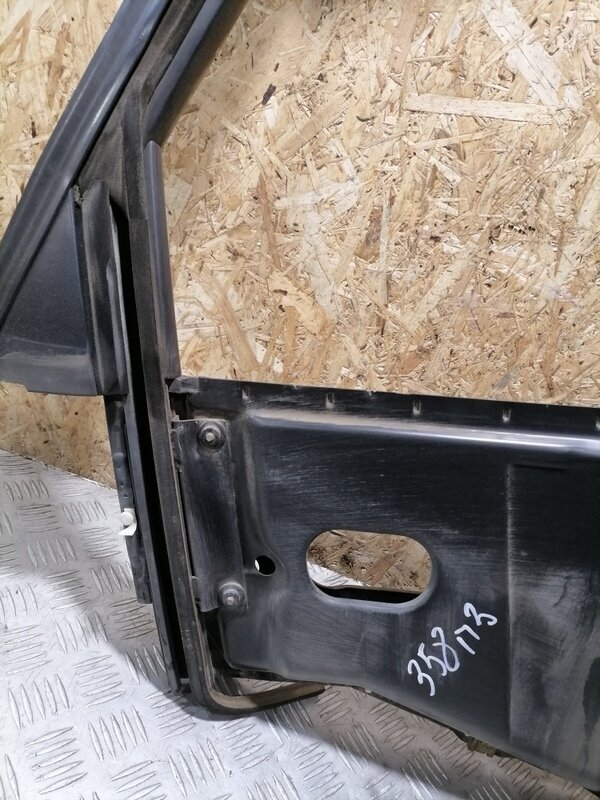 Рамка двери AUDI 80/90 1986-1991 8A0839772A