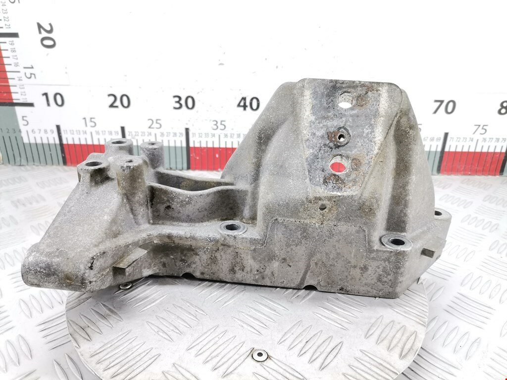 Кронштейн (крепление лапа) двигателя Iveco Daily 4 500394623 арт. 1870012