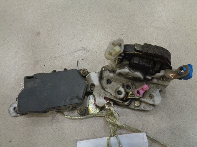 Замок двери передней правой от Subaru Outback BG 1994-1999