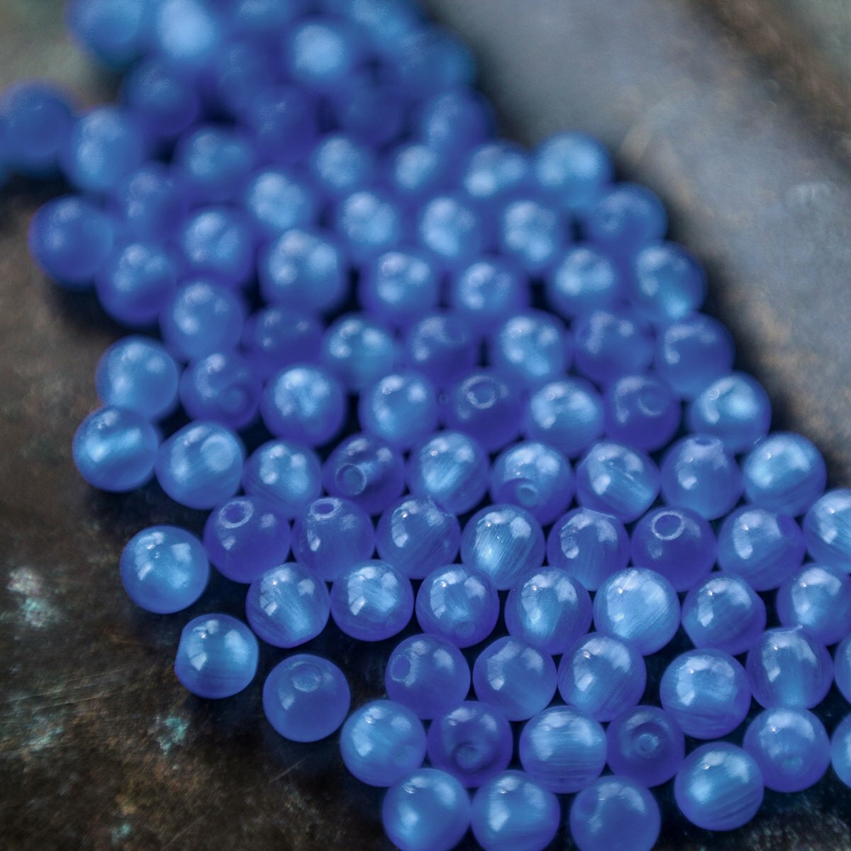 Бусины стеклянные кошачий глаз ок. 60 шт, размер 4 мм, цвет яркий голубой