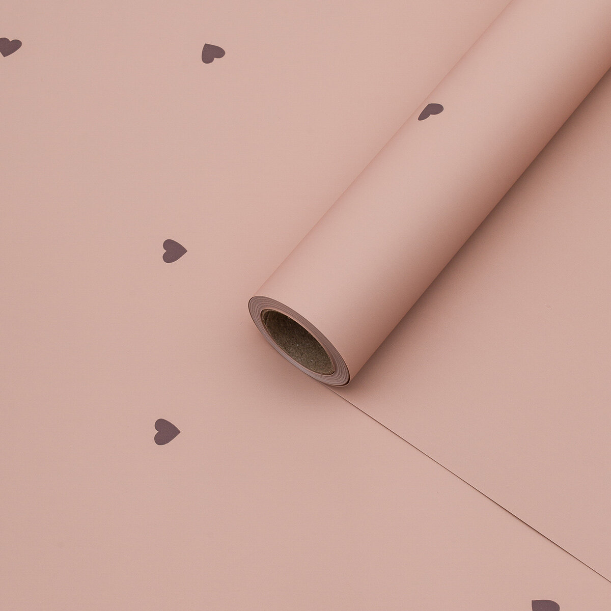 Пленка упаковочная для цветов и подарков Айрис 'Сердечки', 65 мкр, 58см*10м (VH2557 розовый с фиолетовыми сердечками)