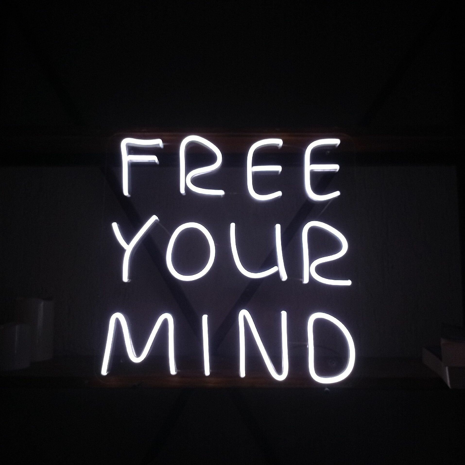 Светильник неоновый Free your mind Освободи свое сознание, 40х39 см, белый