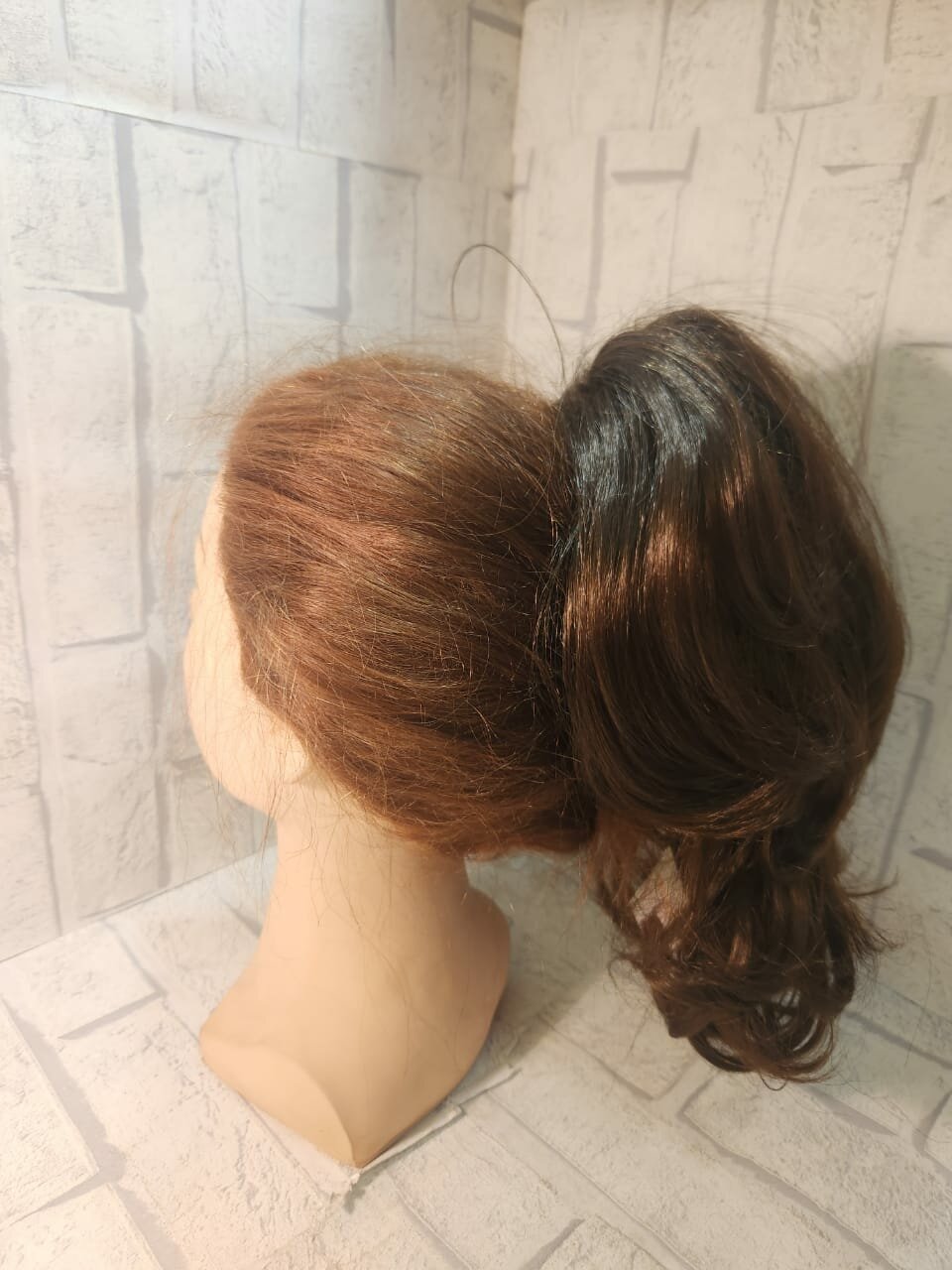 Двухсторонний хвост-шиньон перевертыш, крепление на крабе, цвет Светло-коричневый