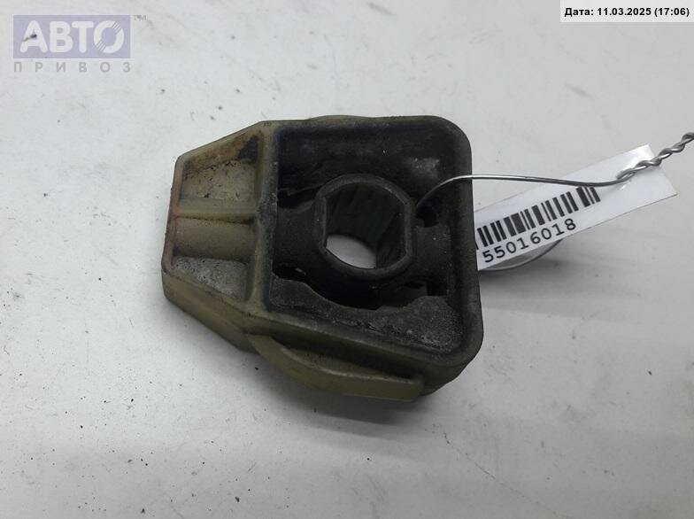 Кронштейн радиатора Volkswagen Golf-4