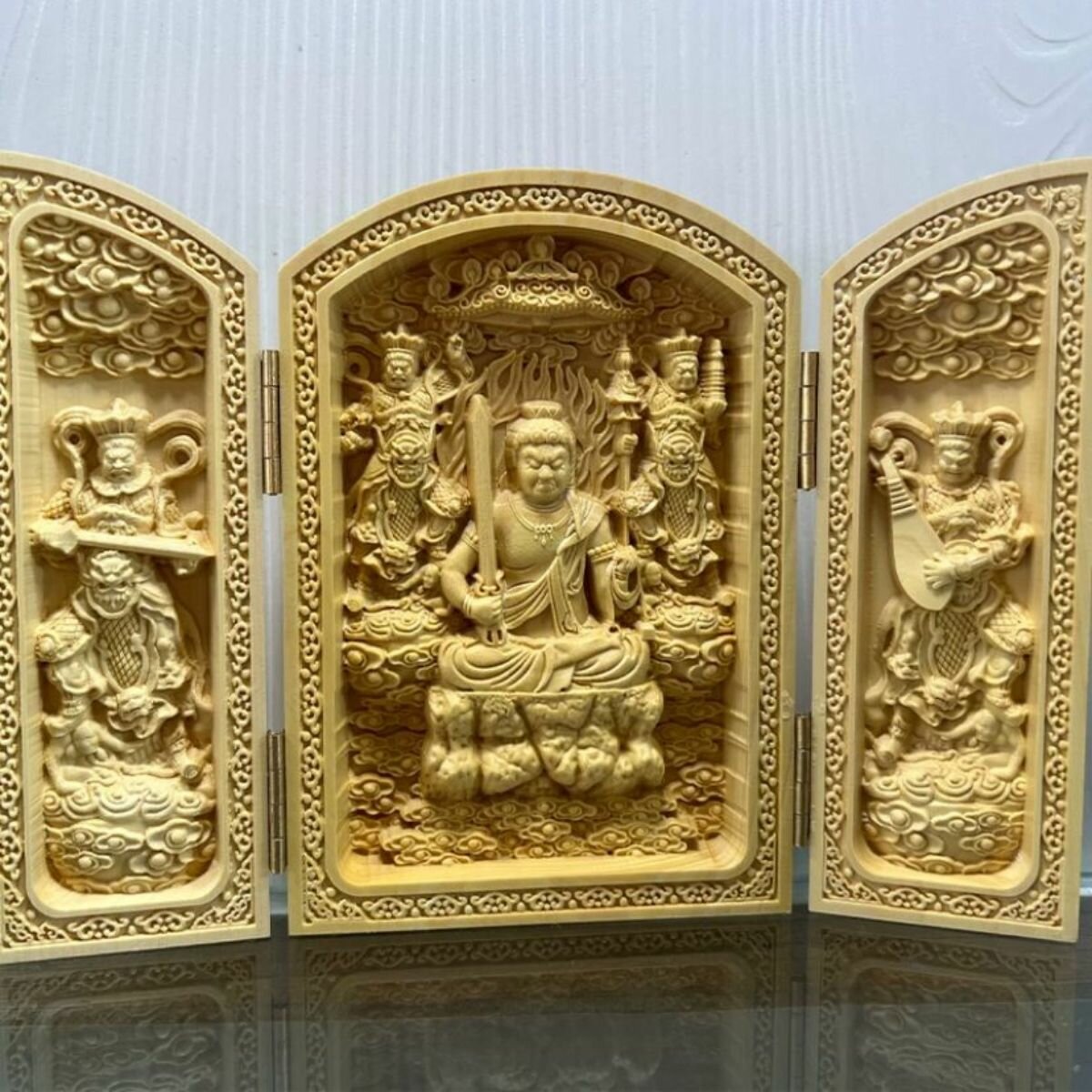 Алтарь "Фудо Мёо" Фен-Шуй, Самшит (15*10.5*1.3 см.).