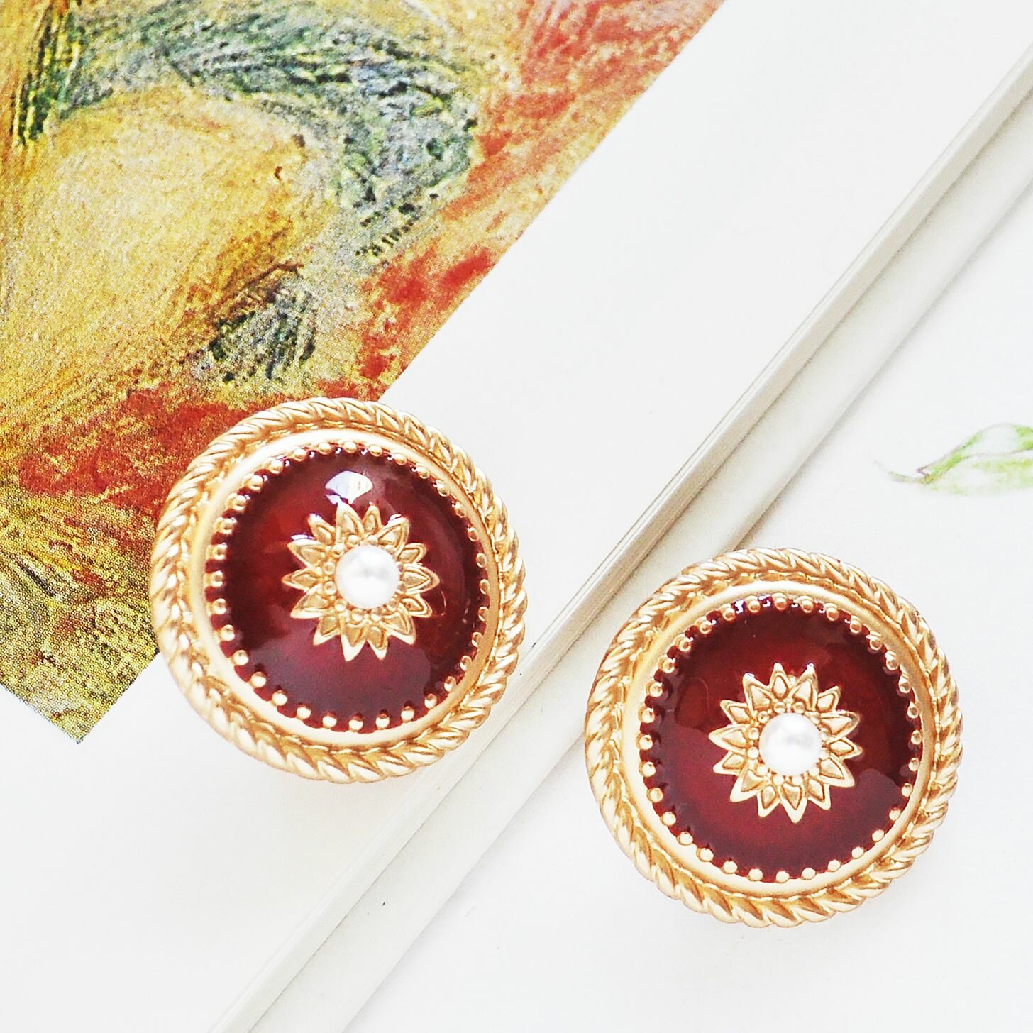 Клипсы "Иду за звездой". Бижутерный сплав, эмаль, жемчуг искусственный.