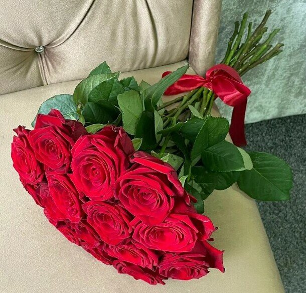 Букет Well Flowers, круглый, 50 см, красная роза, 15 шт, букет свежих цветов