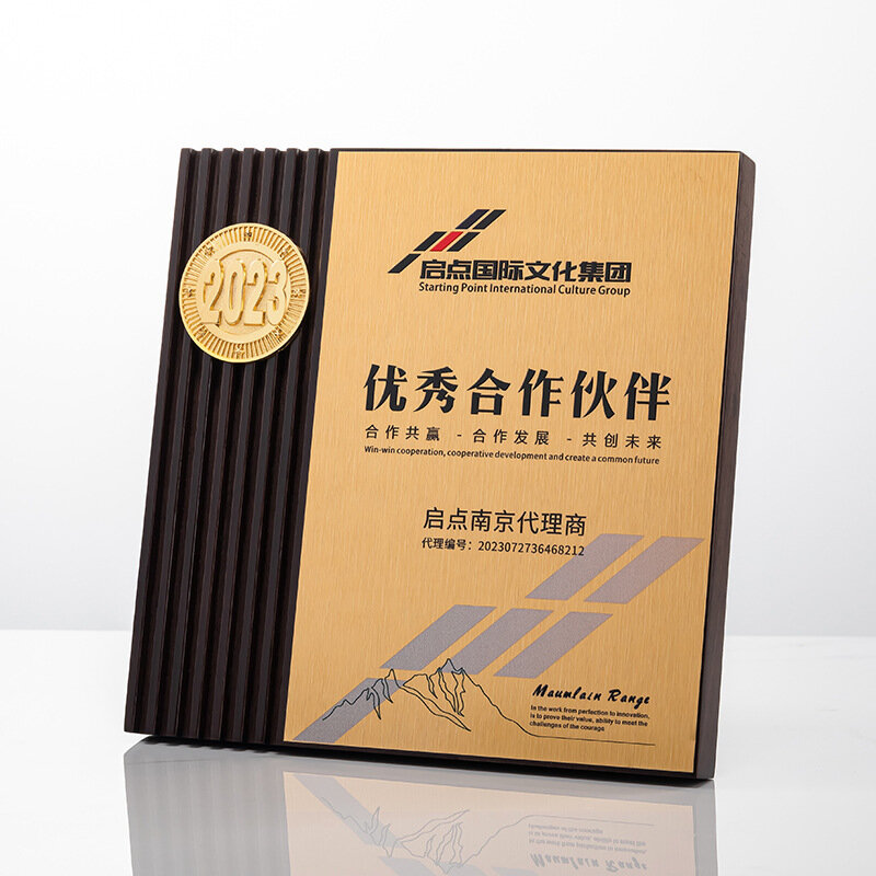 Медаль "Агент по изготовлению медалей", дерево, 2024 год, 520 г