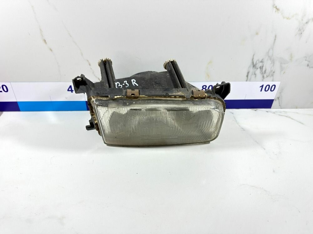 Фара правая VW Passat B3 357941018