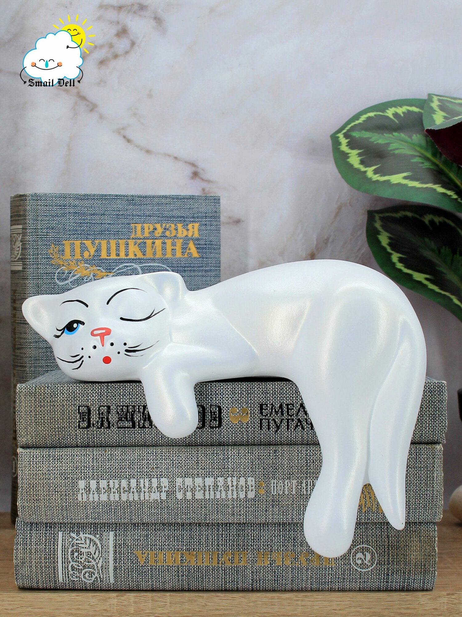 Статуэтка , фигурка свисающая Кошка Соня ,21 см, керамика, цвет белый