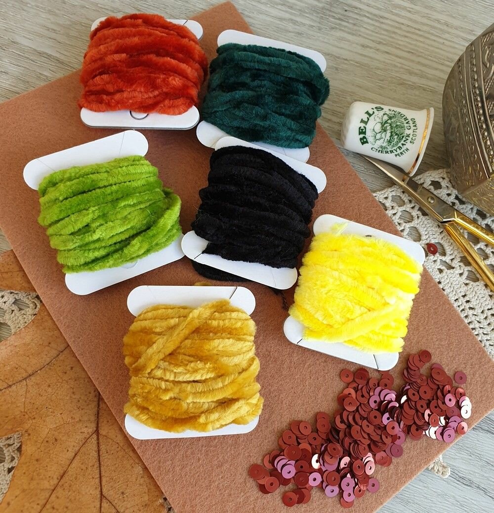 Набор синели 6 цветов по 2 метра; пайетки 4 мм (3 гр) и фетр жесткий в подарок