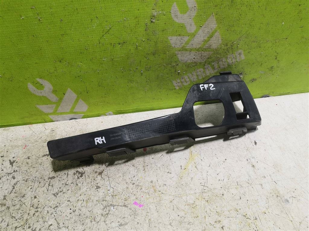 Кронштейн переднего бампера правый Ford Focus 2 05-08