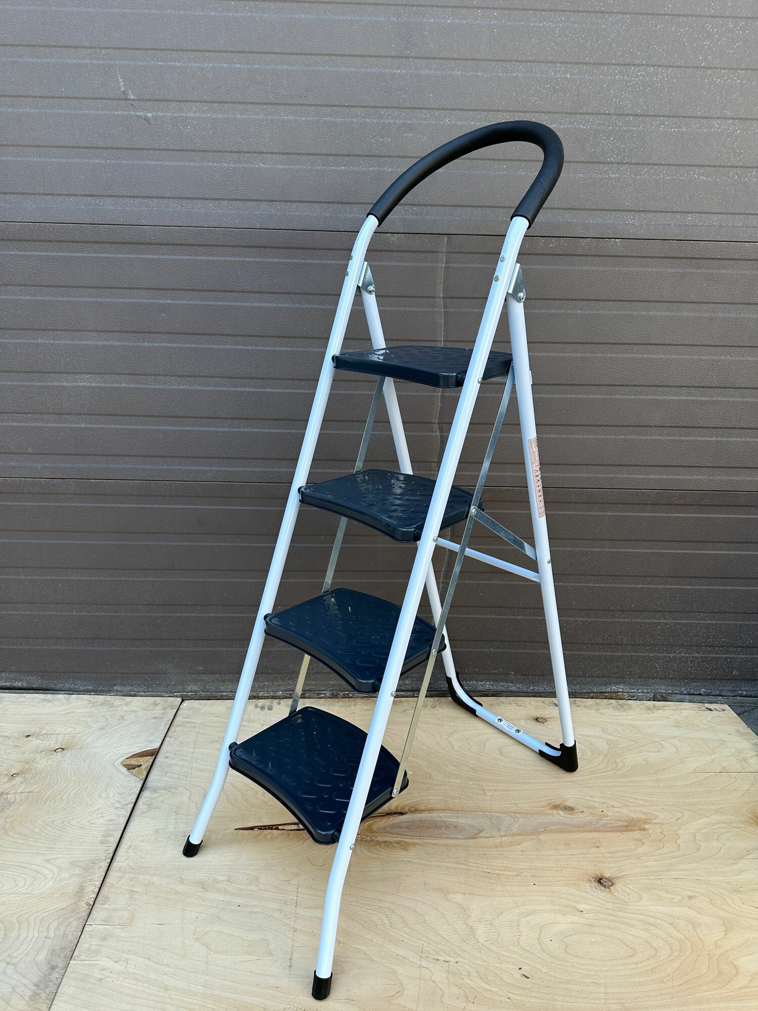 Стремянка с широкими ступенями Sarayli Mega Lux Mini 4 ступени, арт.1644 Турция (высота площадки 0.90м, рабочая высота 3.00м)