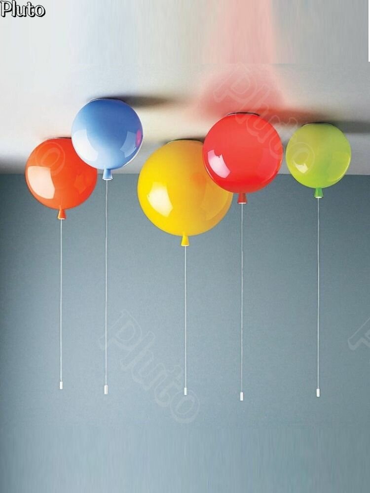Красочная люстра из воздушных шаров