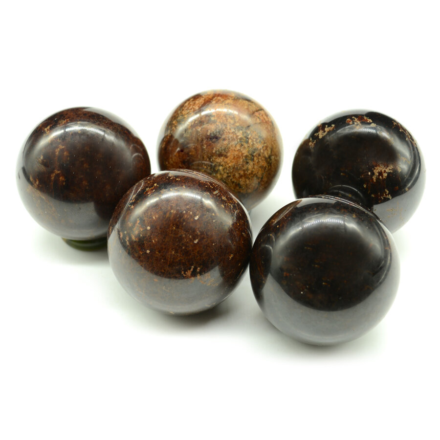 Шар из граната диаметр 46-47мм, 192г .