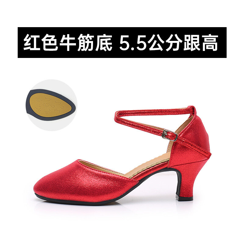 Спортивные туфли