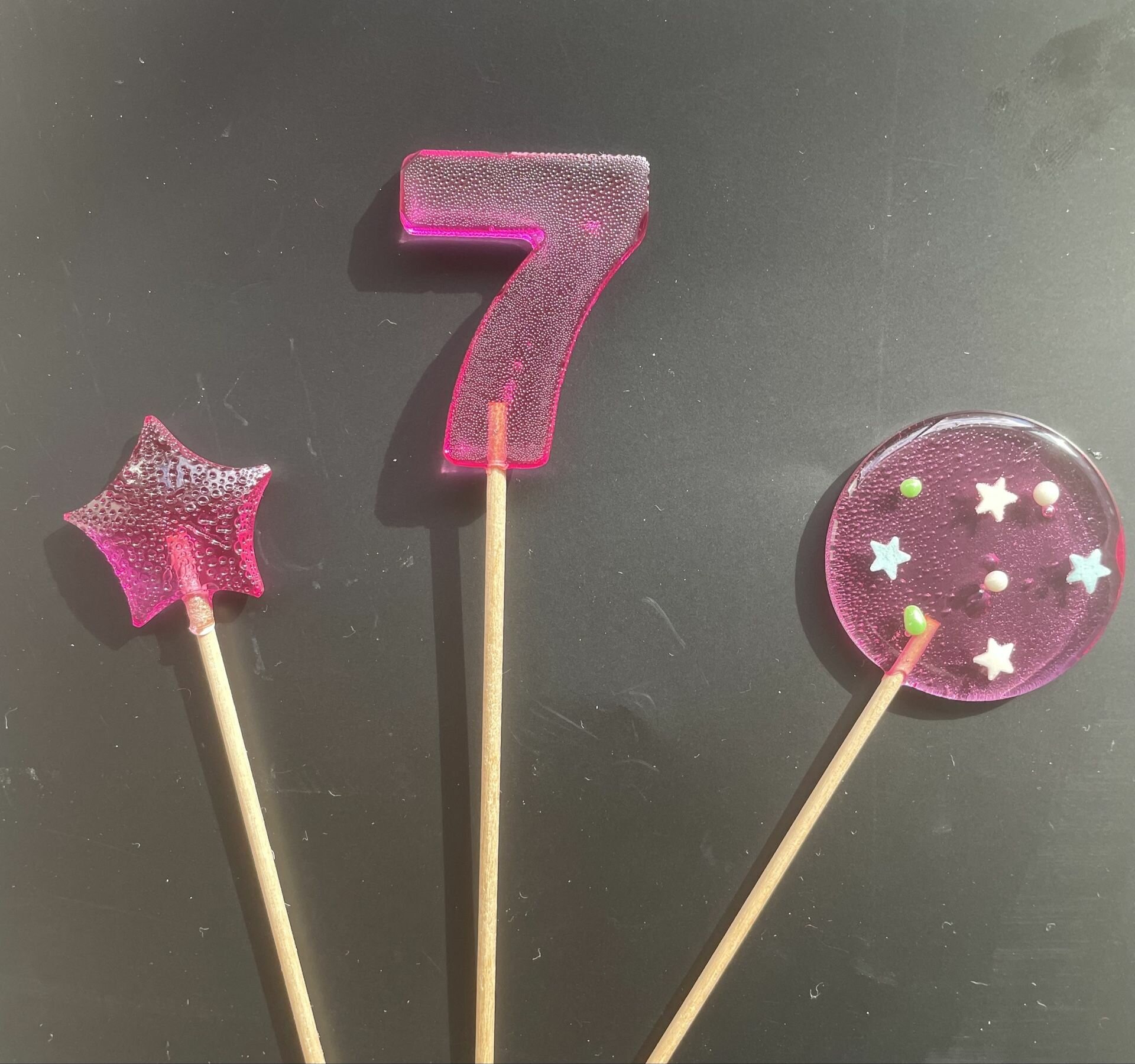 Леденцы цифры на торт розовые 7.
