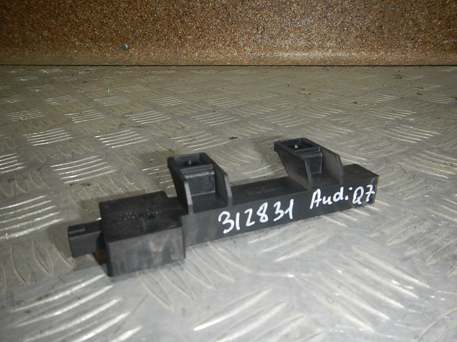 Б/У Антенна, Audi (Ауди)-Q7 (4L) (05-) AUDI Q7 (4L) (05-15) системы санкционированого доступа И пуска двигателя Без повре...