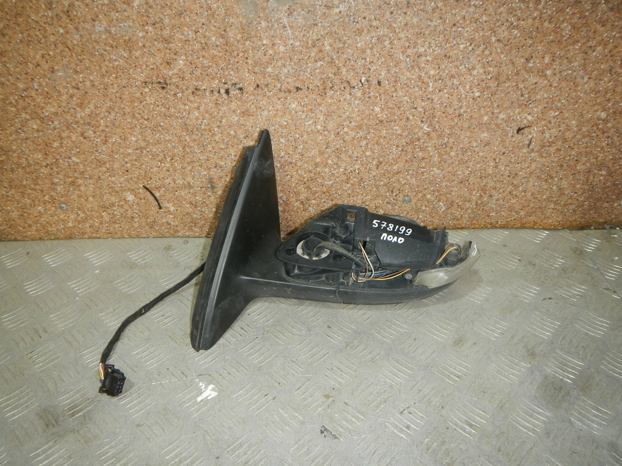 Б/У Зеркало левое электрическое, Volkswagen (Фольксваген)-POLO (20-) VOLKSWAGEN POLO (20-) 6 контактов. Нет крышки,зеркал...