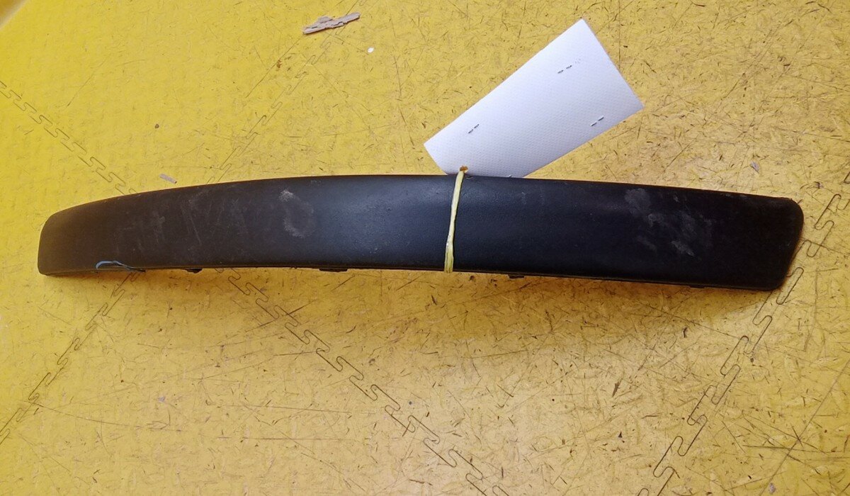 Молдинг переднего бампера Passat (B5) Volkswagen 3B0807717