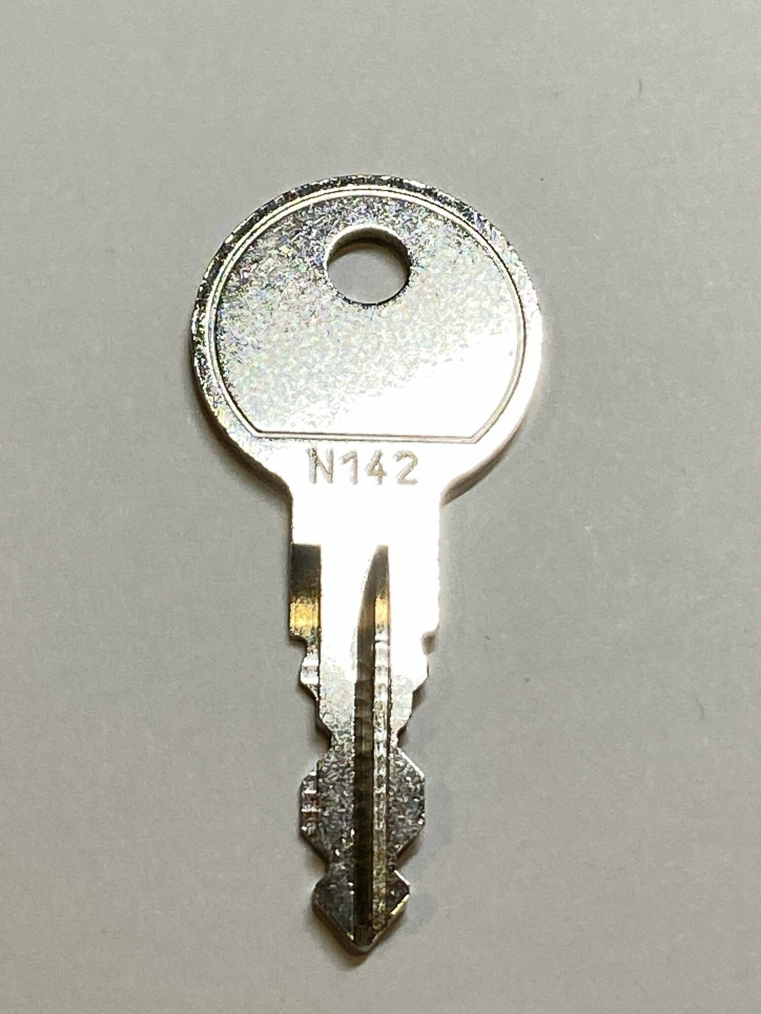 Ключ для багажника Thule N142