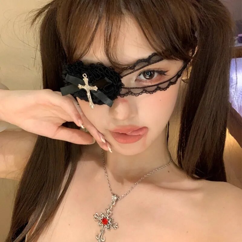 Готическая маска для глаз с крестом черный