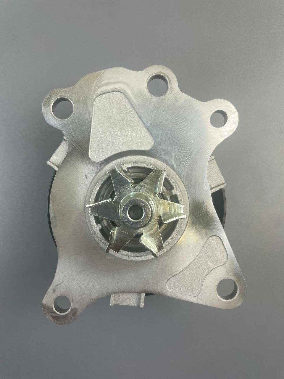 Насос водяной с прокладкой Chery Kimo/Amulet/QQ/Q3 двс. 0.8/1.0L, Geely Otaka/CK/Free Cruiser/Panda Mini EV/Vision X1 двс. 1.0L — фото 1
