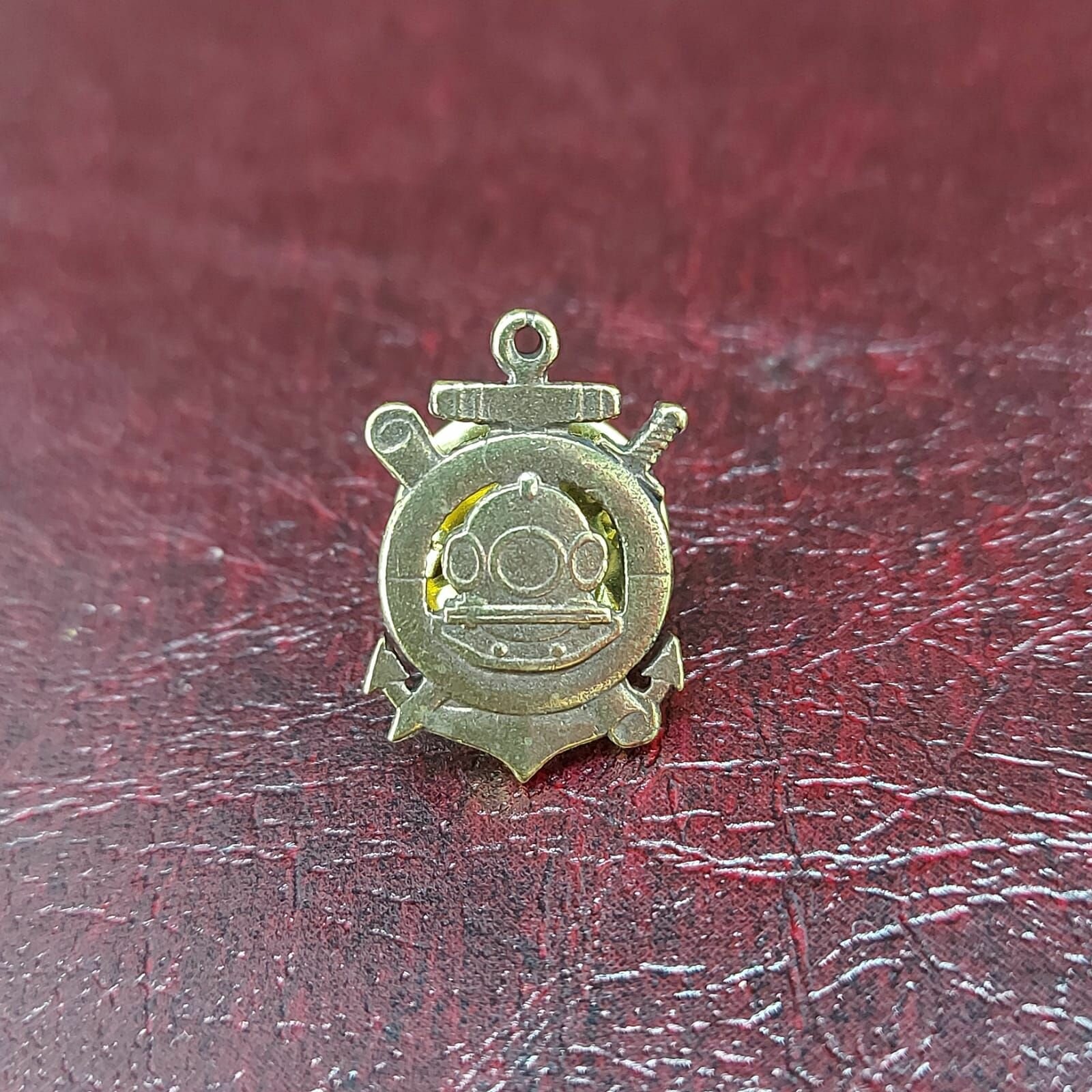 Знак фрачный водолаз