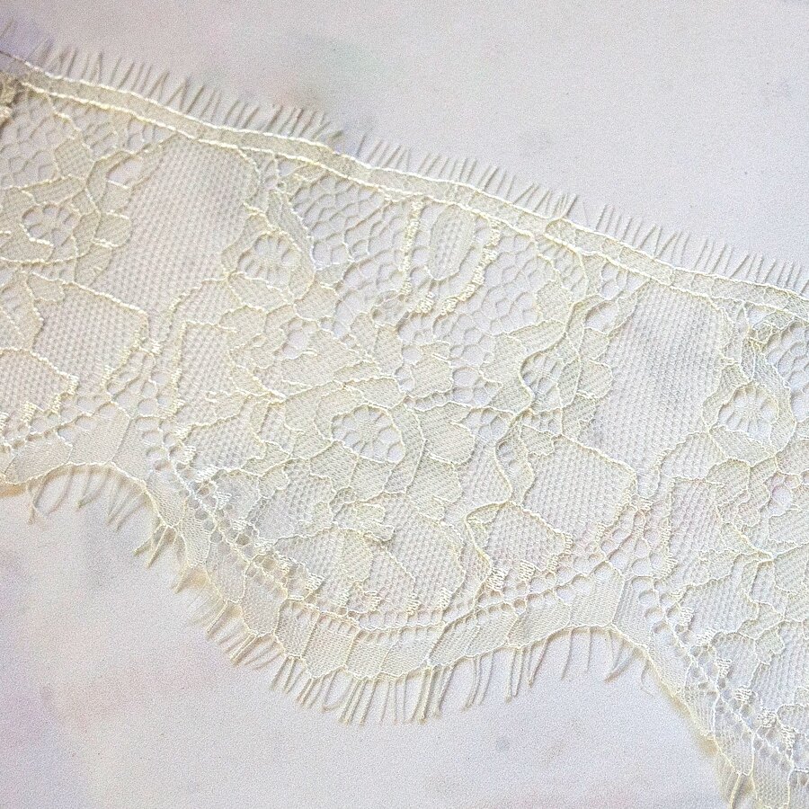 Изысканное шантильи: Кружево реснички , 110 мм, 9м(3шт*3,14м), цвет 03 шампанское