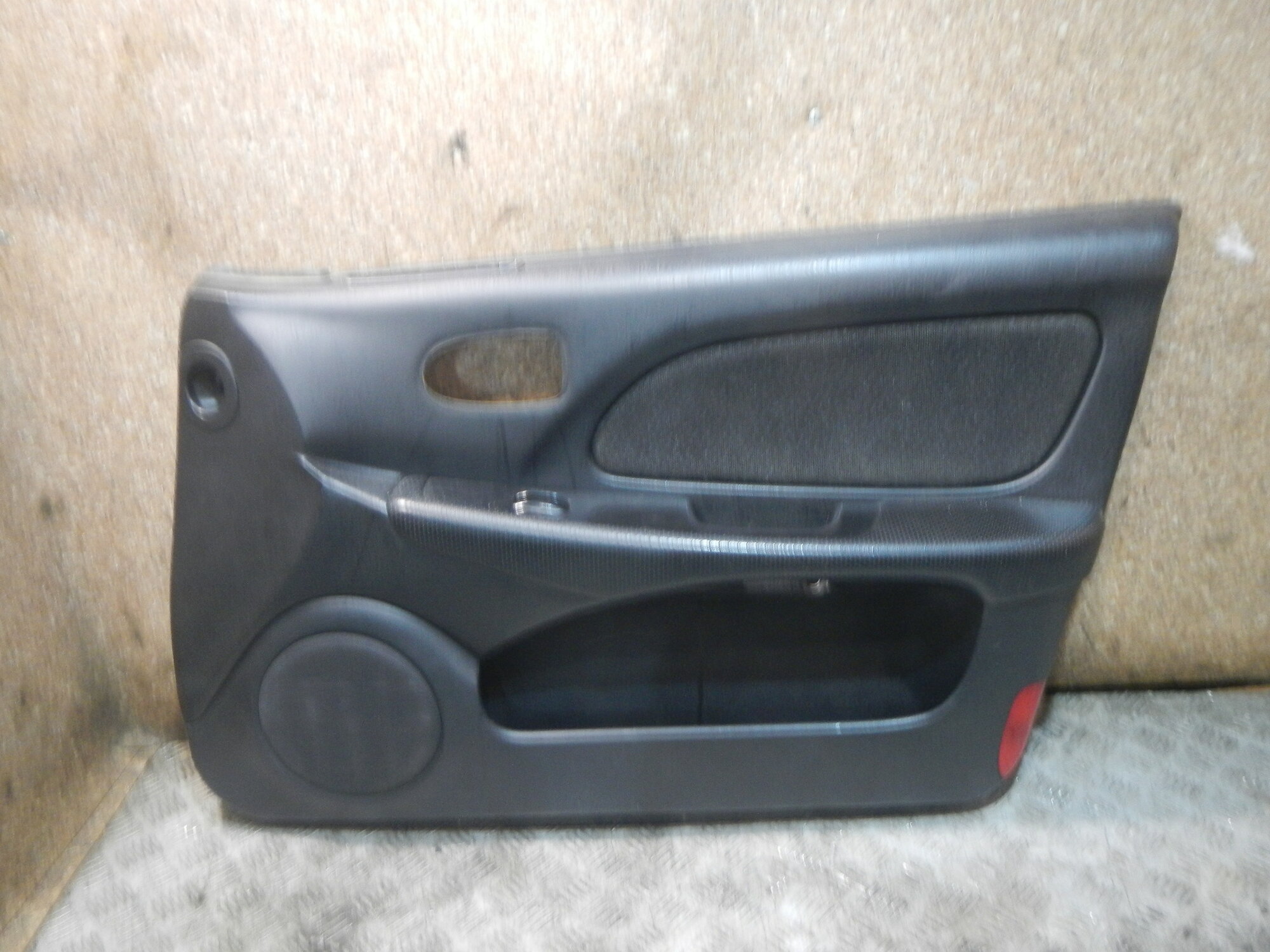 Б/У Обшивка двери передней правой, Hyundai (Хендэ)-SONATA (01-12) HYUNDAI SONATA (01-12) Потертости. 528883 Hyundai-KIA ...