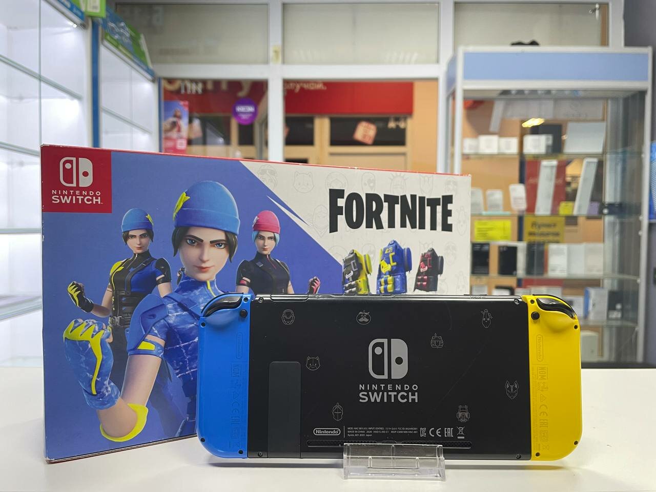 Игровая Приставка Nintendo Switch 32 ГБ, многоцветная