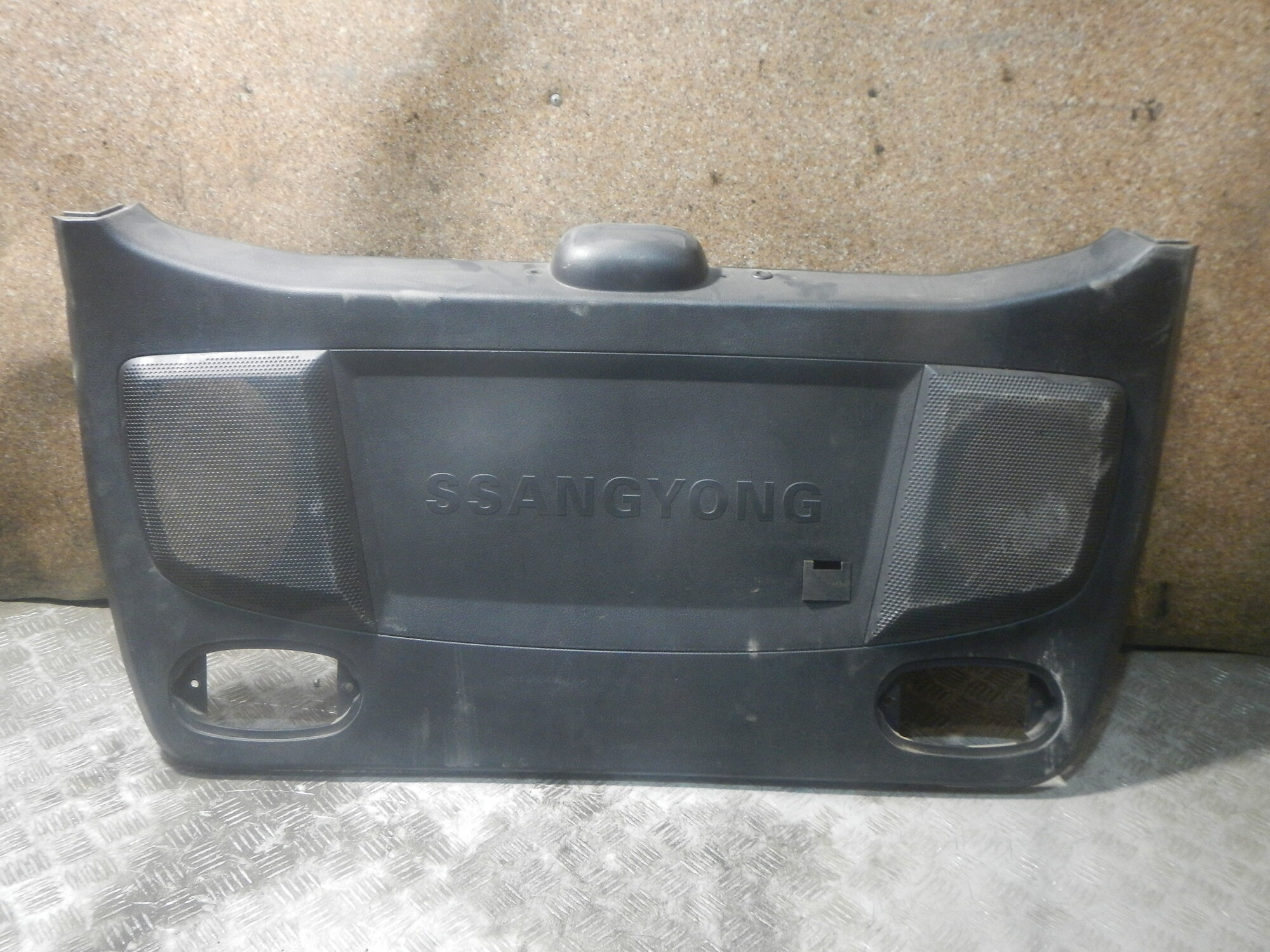 Б/У Обшивка двери багажника, SsangYong (Сангйонг)-REXTON II (07-) SSANGYONG REXTON II (07-) Царапины. 577275 SSANG YONG ...