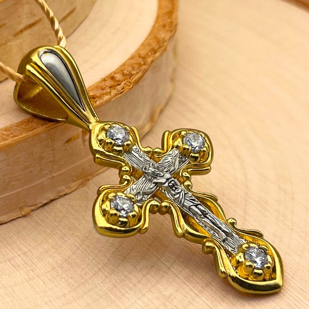 Крестик Русские Мастерские, серебро, 925 проба, чернение, оксидирование, золочение, фианит