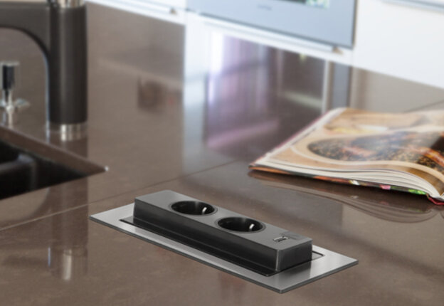 Встраиваемый блок розеток EVOline BackFlip с USB С цвет нержавеющая сталь 159271014600