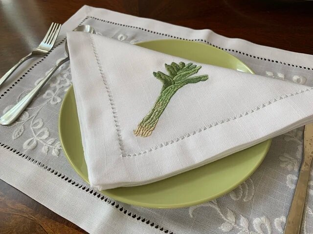 Льняные салфетки с вышивкой овощей, 45x45 см, Onion LinenCotton