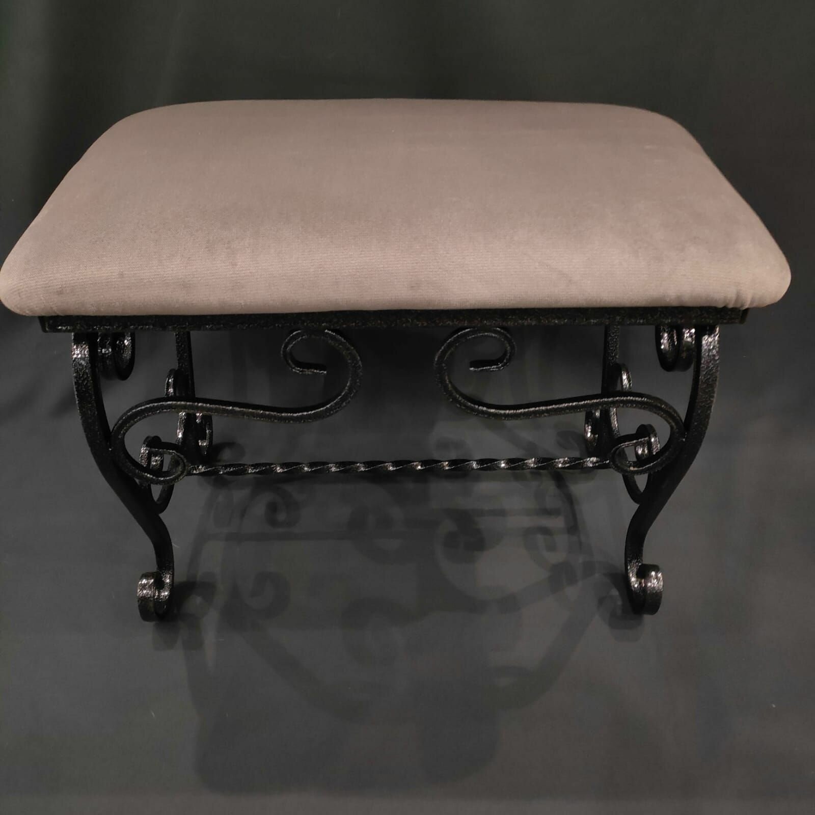 Кованый пуф