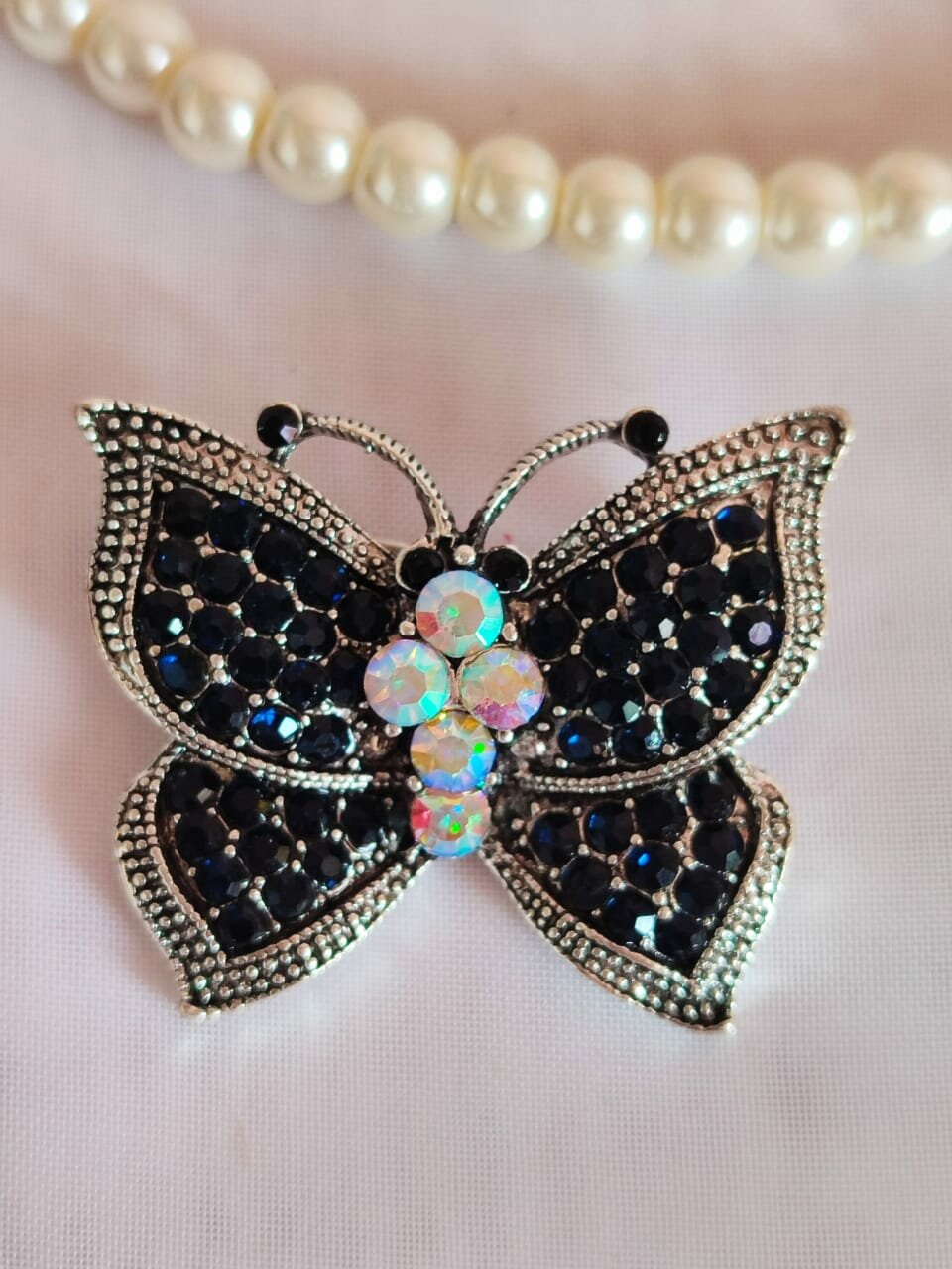 Брошь, стразы