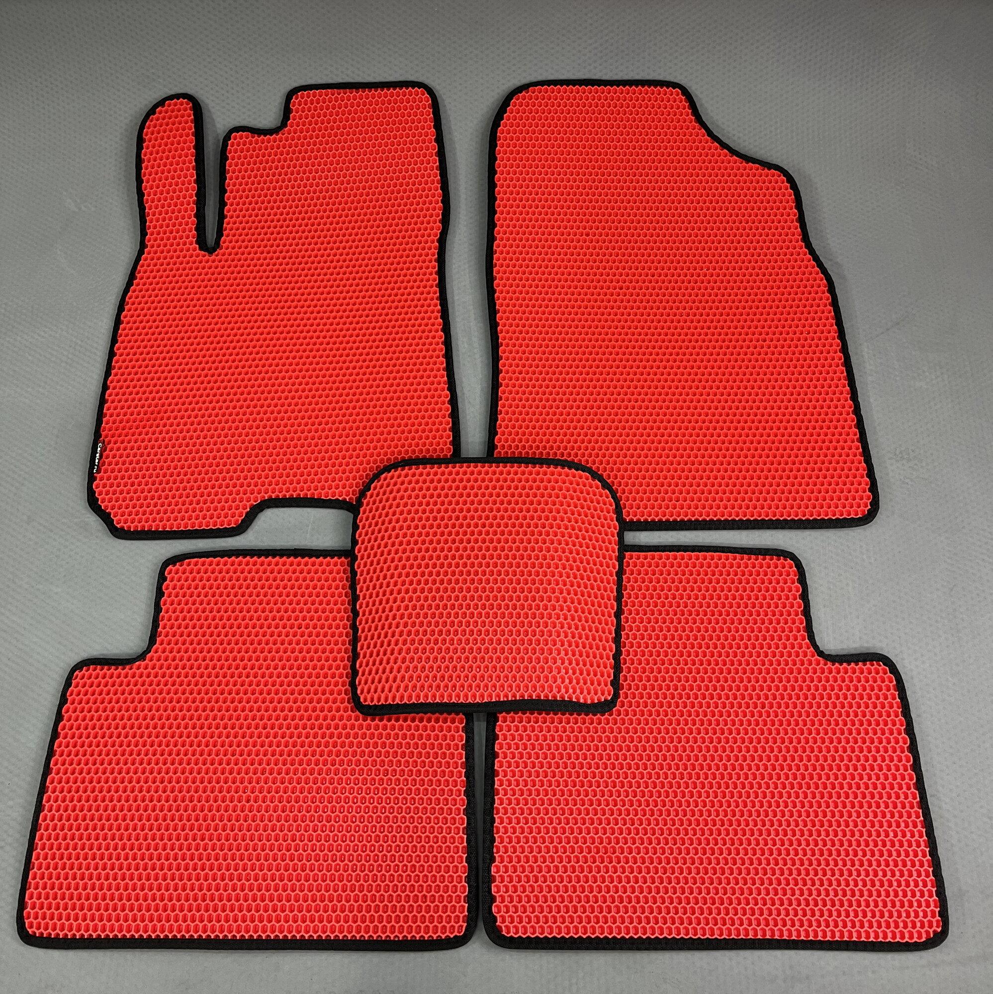CARSTAR | Коврики EVA для Chery Tiggo T11 I (2005-2016) красные с чёрным кантом