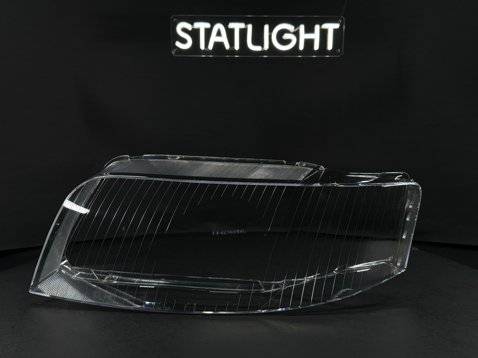 Левое стекло фары для Audi A6 C5 2001-2005