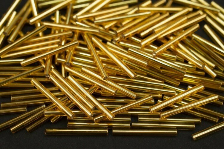 Бисер чешский PRECIOSA стеклярус 17050 30мм золотой, серебряная линия внутри, 50г