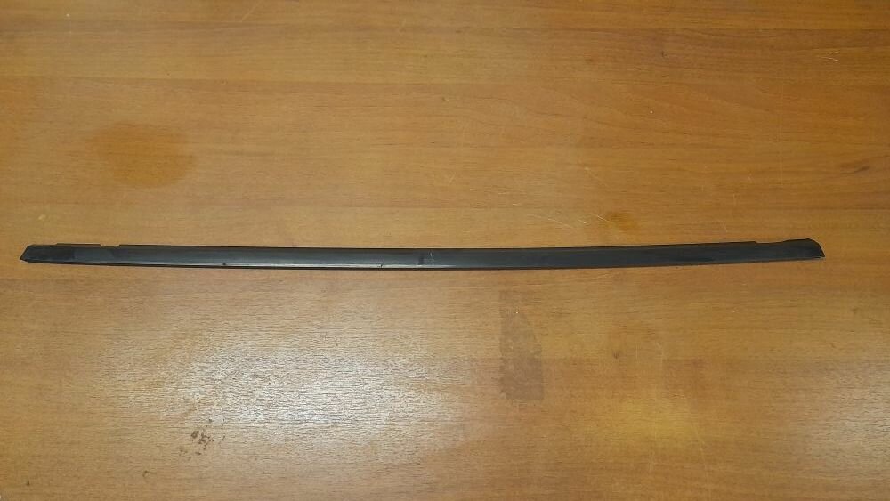 Молдинг стекла двери Volkswagen Passat B3 B4 3A9839478