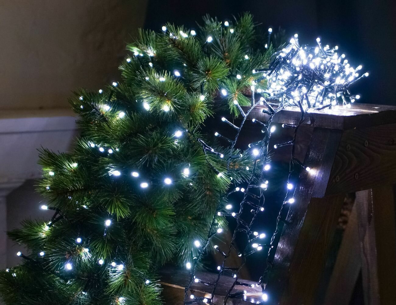 Светодиодная гирлянда Koopman Snake Comfort Basic 14 м, 700 холодных белых LED ламп, зеленый ПВХ, контроллер, IP44, Koopman International AX8510020