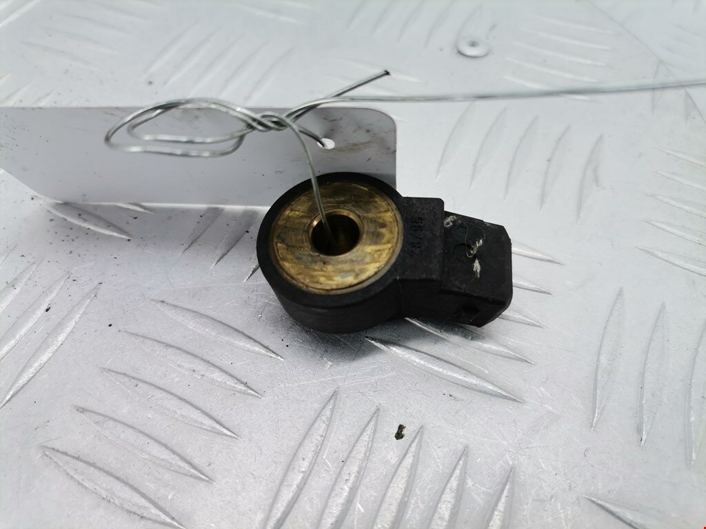 Датчик детонации Volkswagen Polo 3 030905377A арт. 1624874