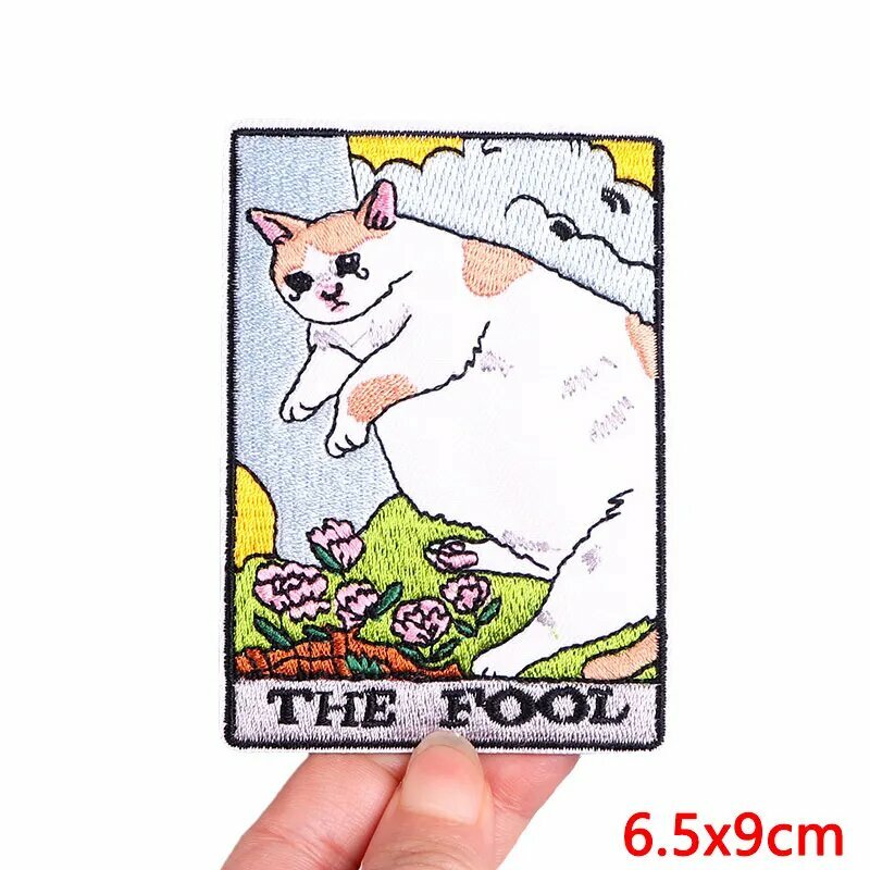 Нашивка с вышивкой Таро с котом Prajna Белый, PE9418CT